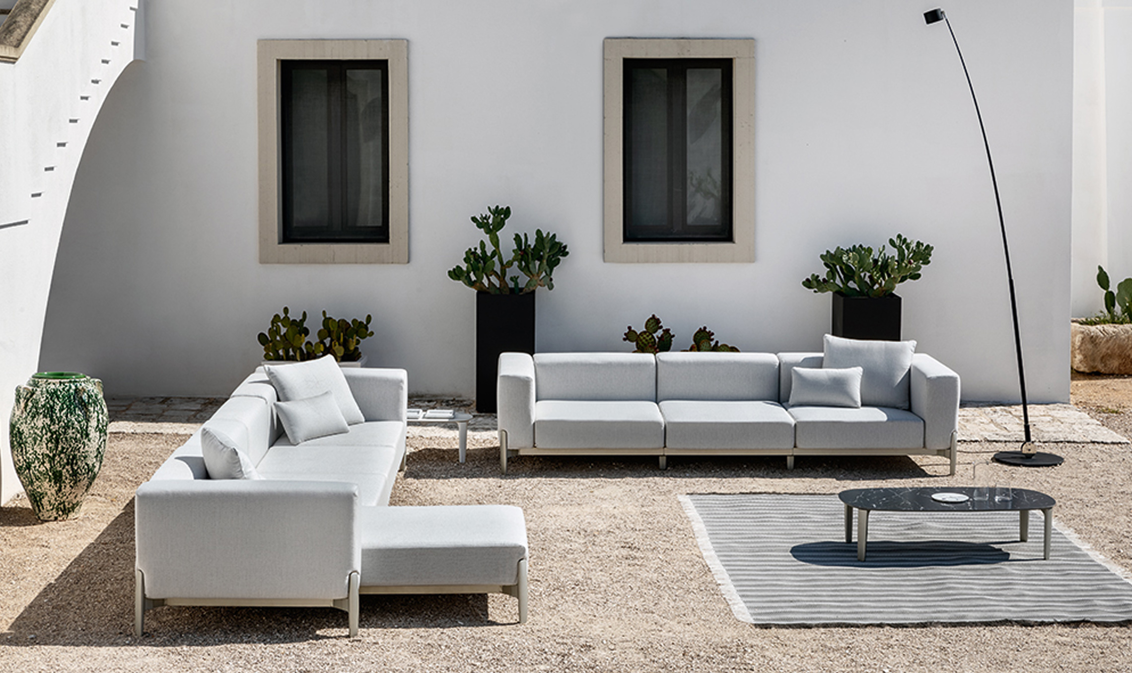 New PUSH table and chair by Myyours: the pleasure of eating outdoors