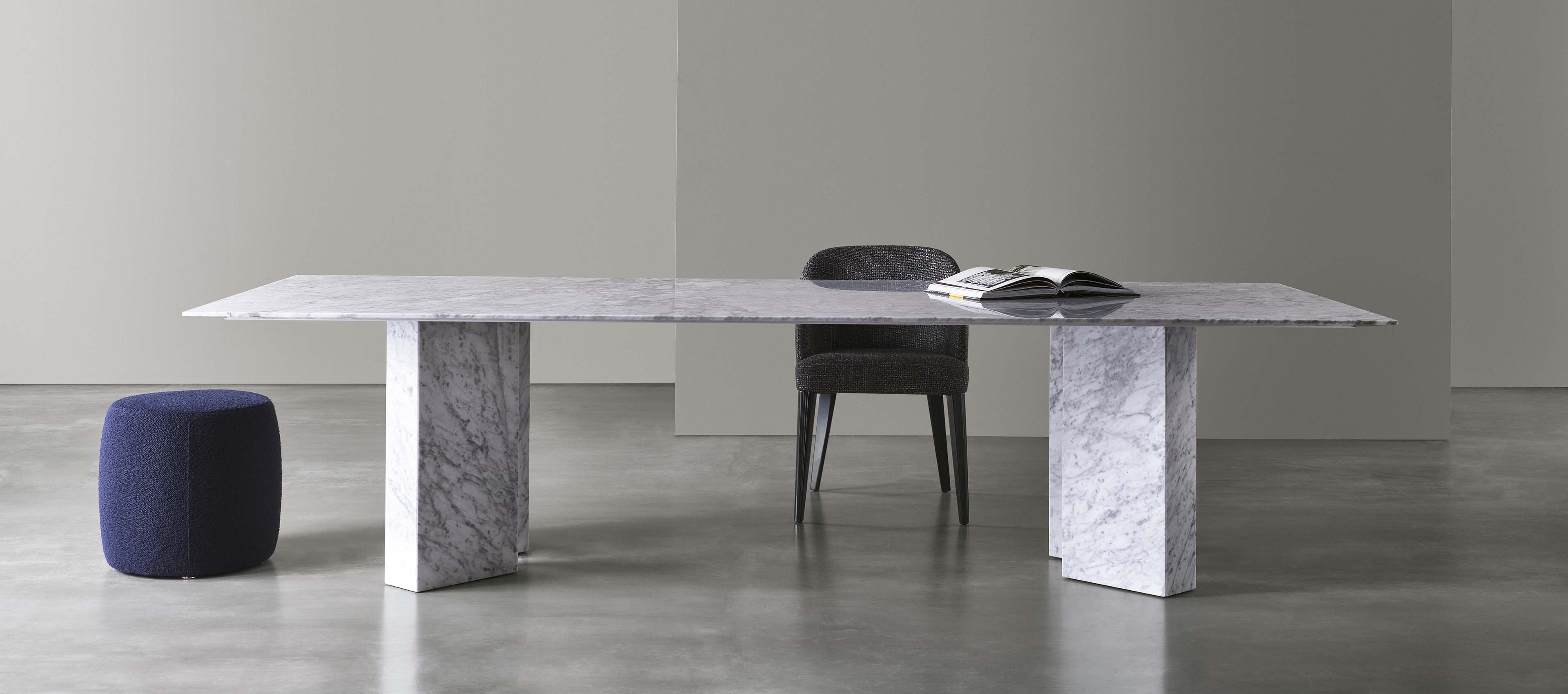 Meridiani Plinto: versatile and customizable sculptural table