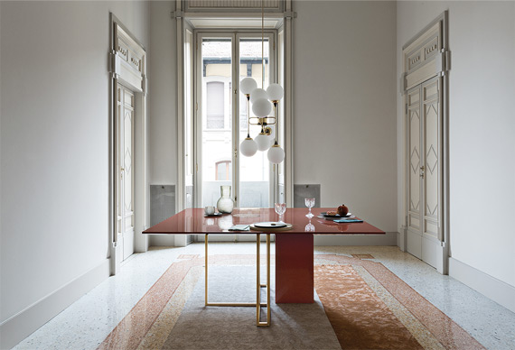 Meridiani Plinto: versatile and customizable sculptural table