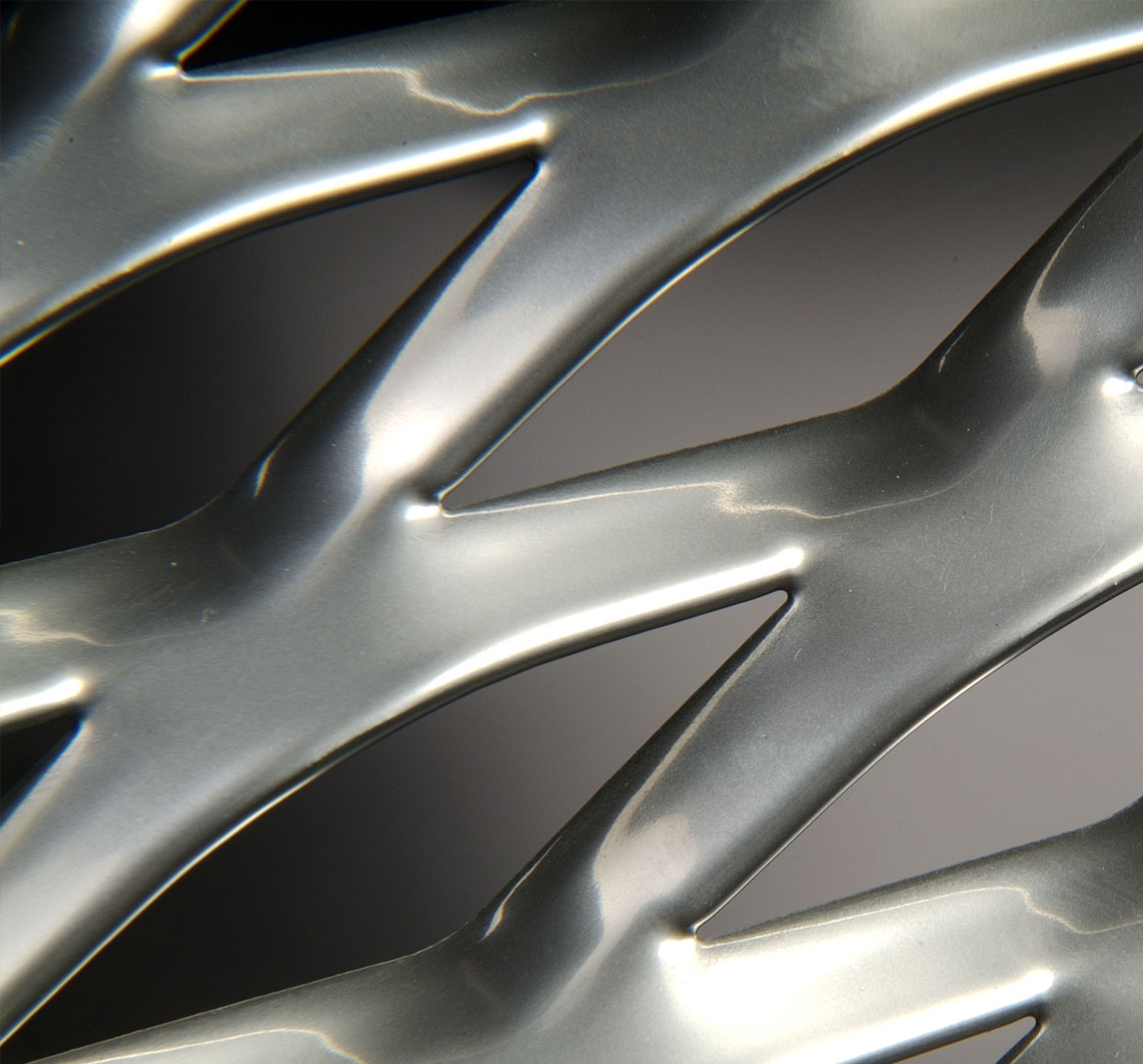 Facciate e frangisole in rete stirata Fils e Italfim: uno stile sostenibile