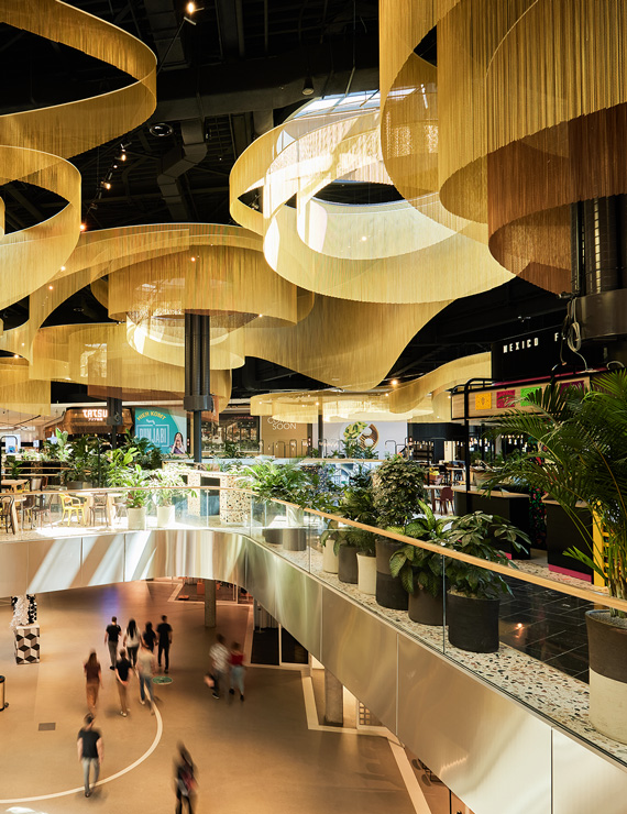 Decorative chains Kriskadecor: from simple geometries to suspended ...