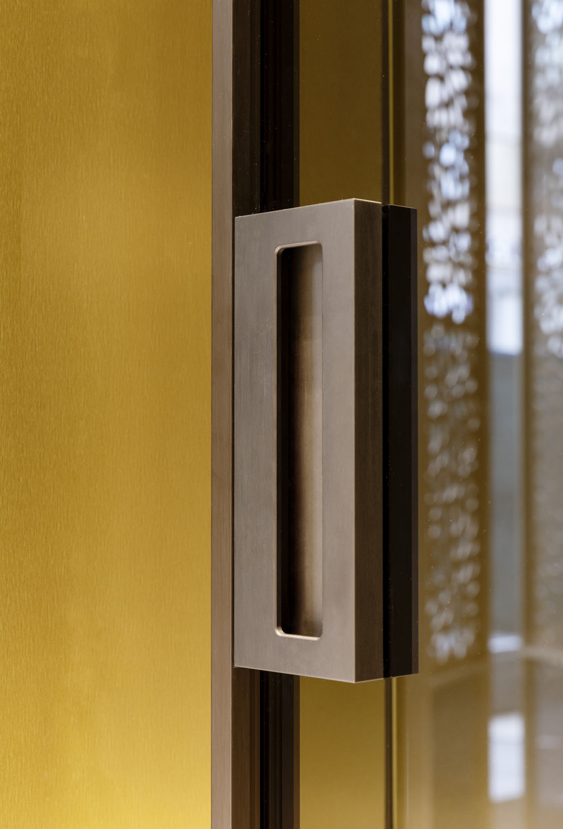 LINVISIBILE, the first collection of glass doors: discover Linea