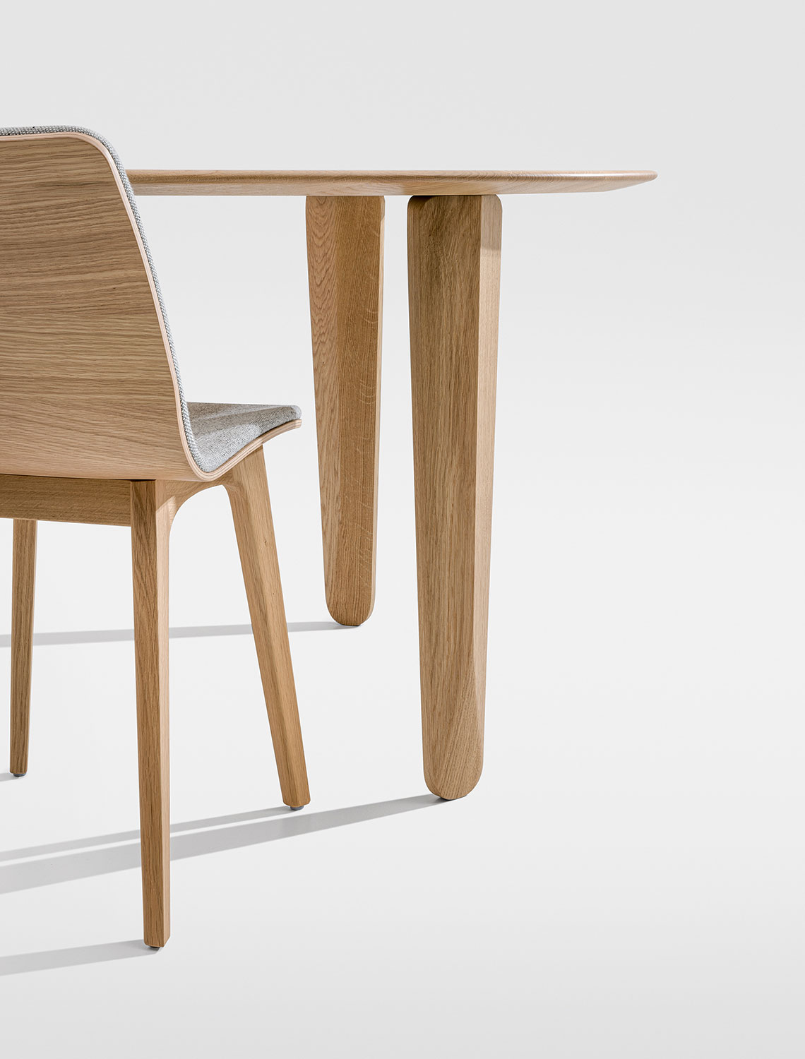 KUYU DINE table: cut diamonds made of solid wood by Zeitraum