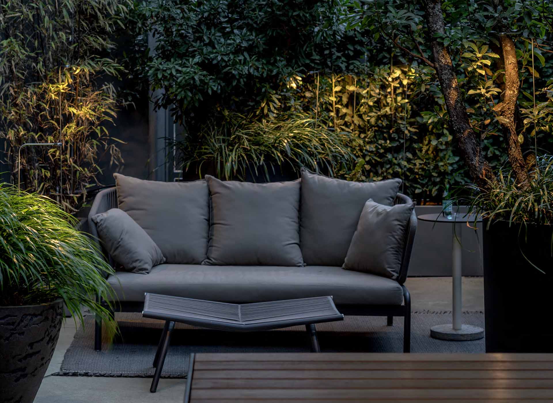 DOT by Platek: hyper minimalistic outdoor lamp