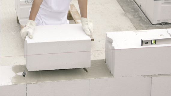 Nuovo intonaco traspirante a base calce-gesso Ytong Base G100