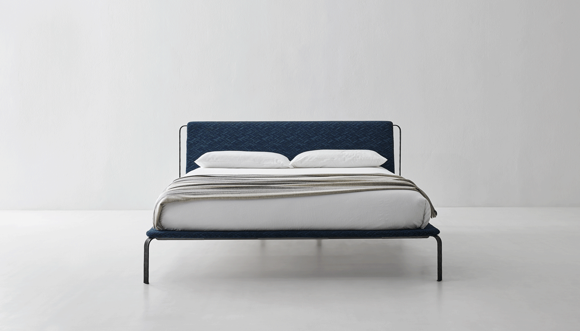 Nuova riedizione del letto Bend by Bolzan: l'artigianalità del ferro ...