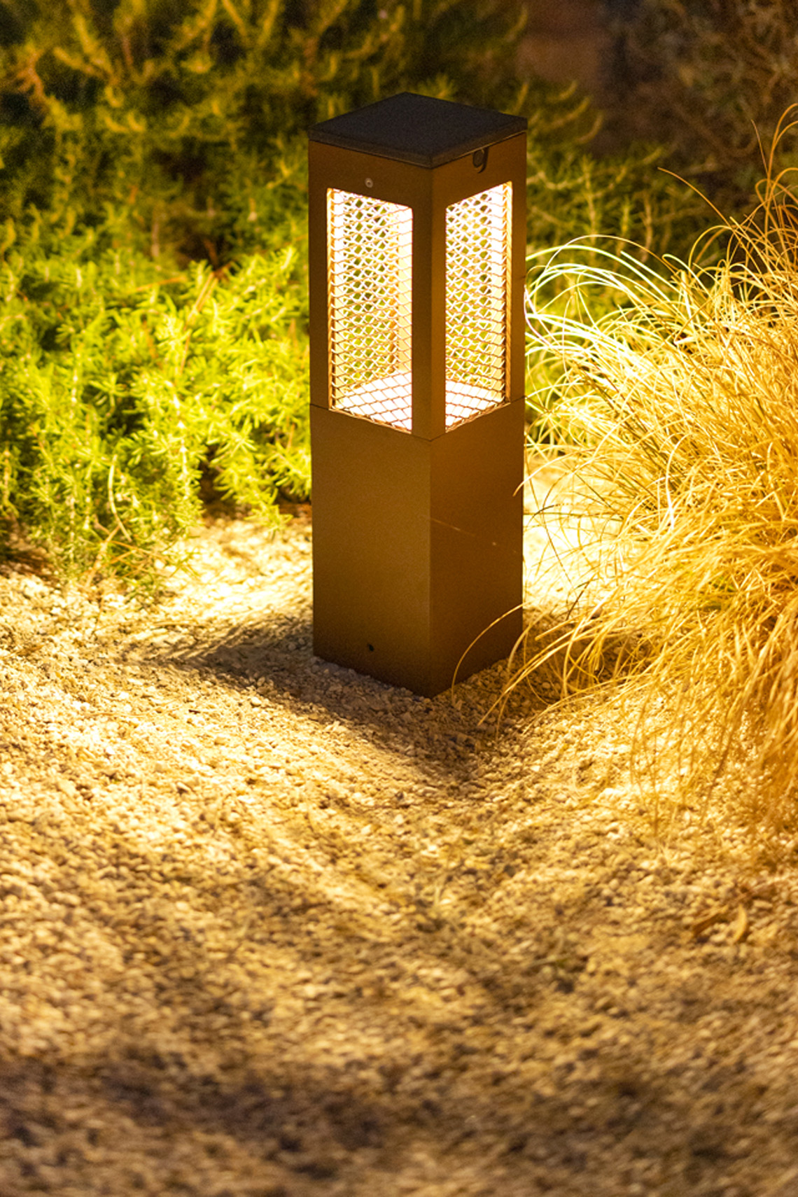 Smart, powerful and long-lasting solar lighting by Les Jardins