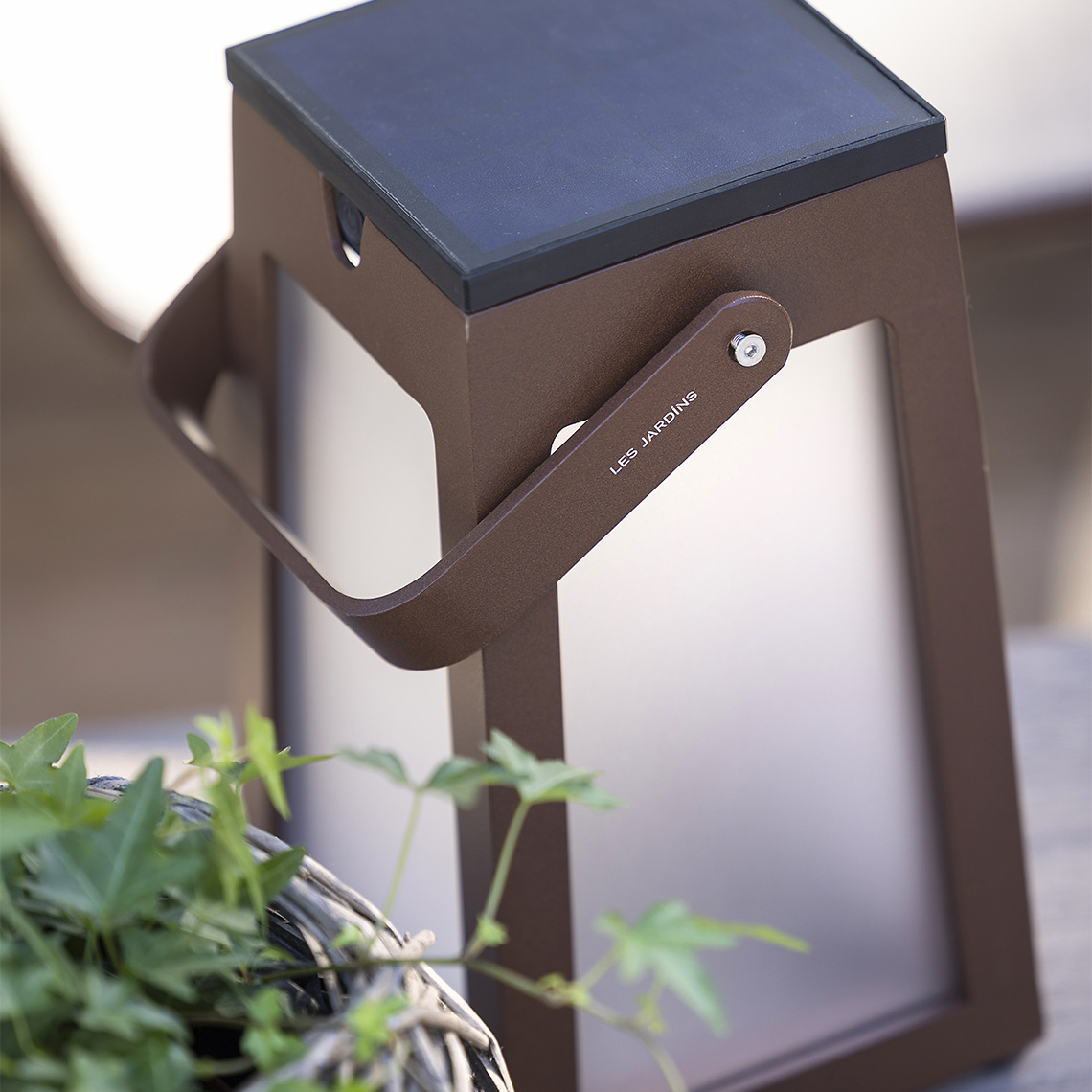 Smart, powerful and long-lasting solar lighting by Les Jardins