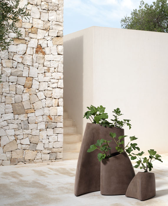 MY YOUR, Velvet finish for outdoor furniture: plastic or velvet?