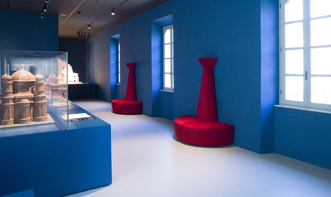 Seats made of sound-absorbing materials by Caimi