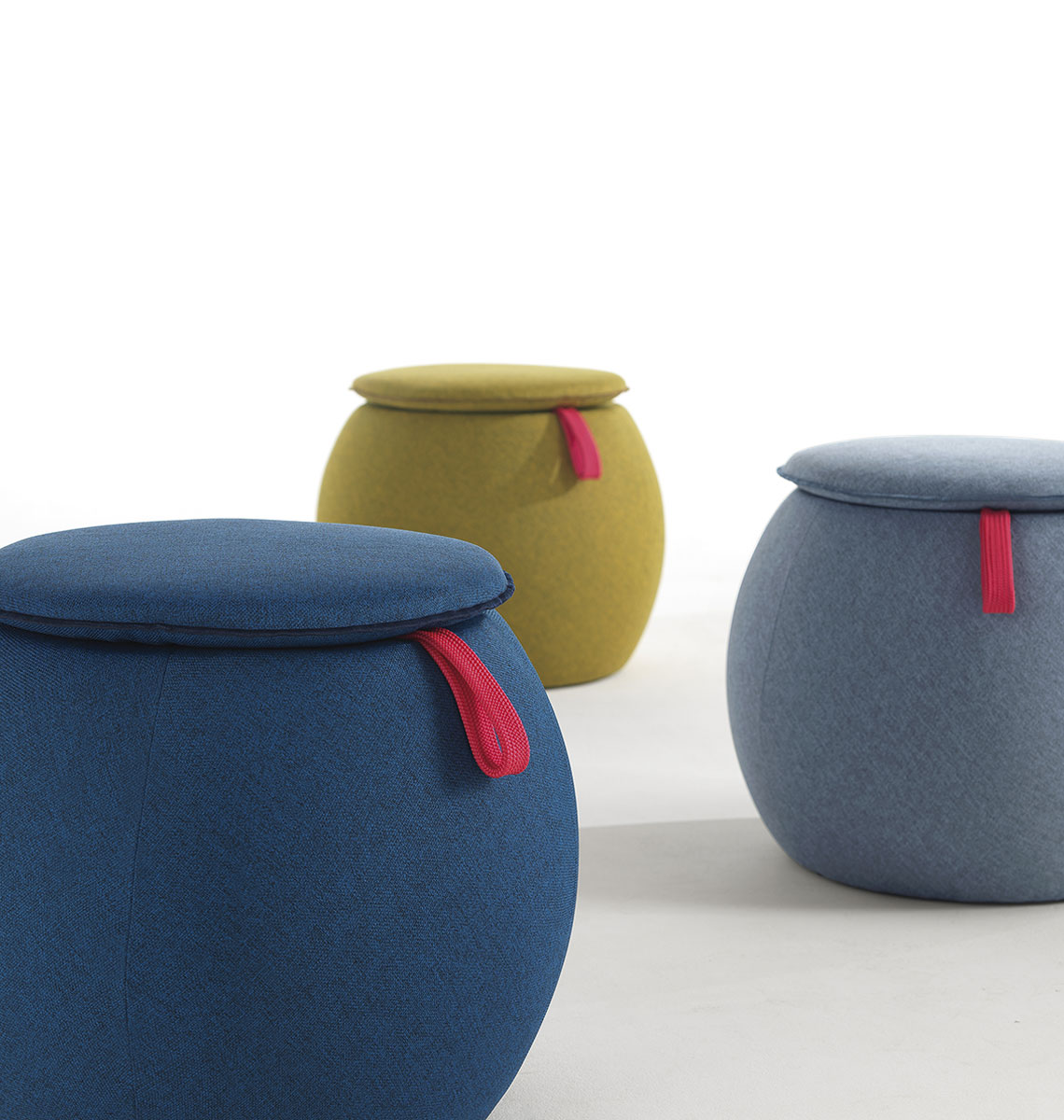 Seats made of sound-absorbing materials by Caimi