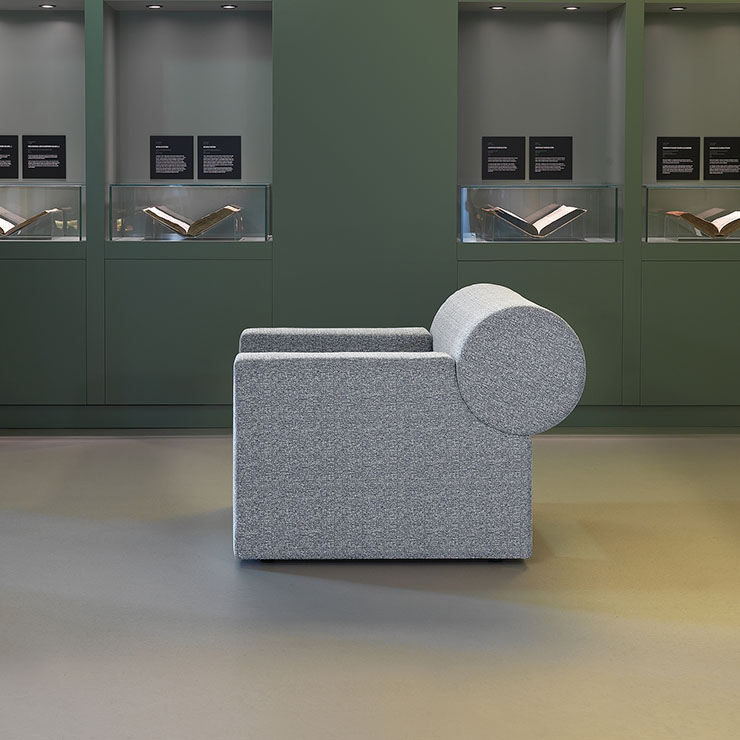 Seats made of sound-absorbing materials by Caimi