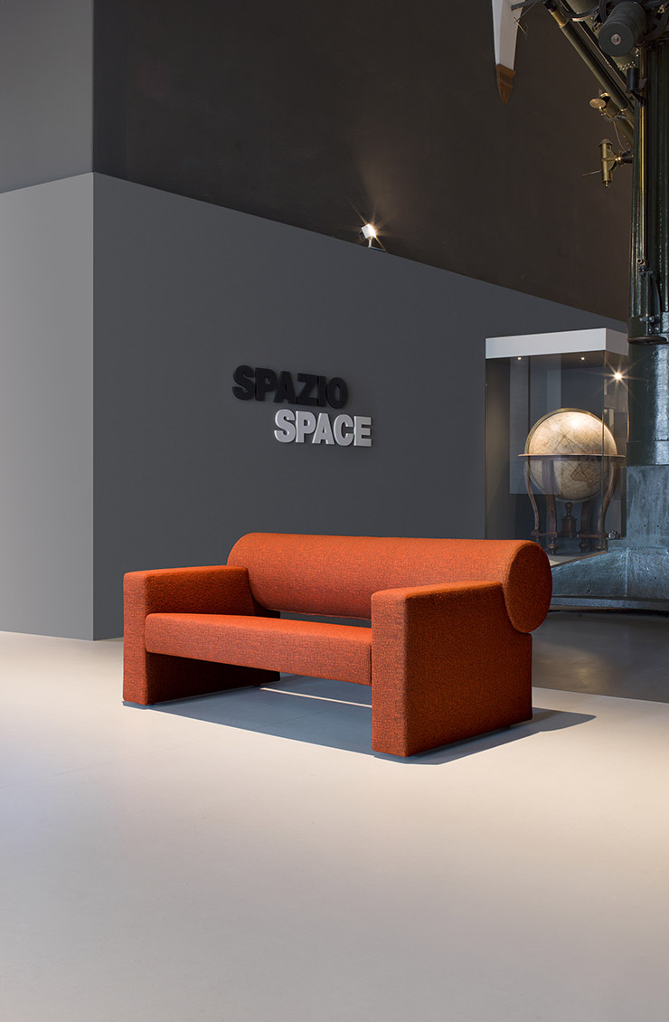 Seats made of sound-absorbing materials by Caimi