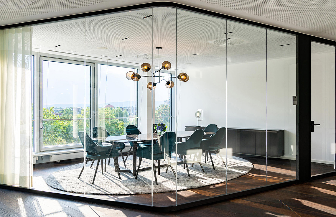 Dividing walls system: organize the office with Ultralight from IOC ...