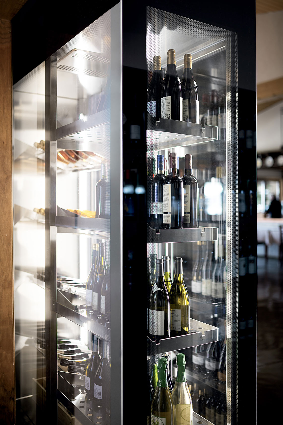 Prisma. Entirely customised wine displays: functional and high-quality ...
