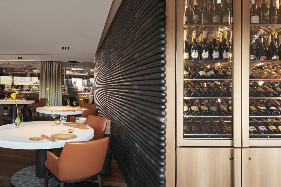 Prisma. Entirely customised wine displays: functional and high-quality ...
