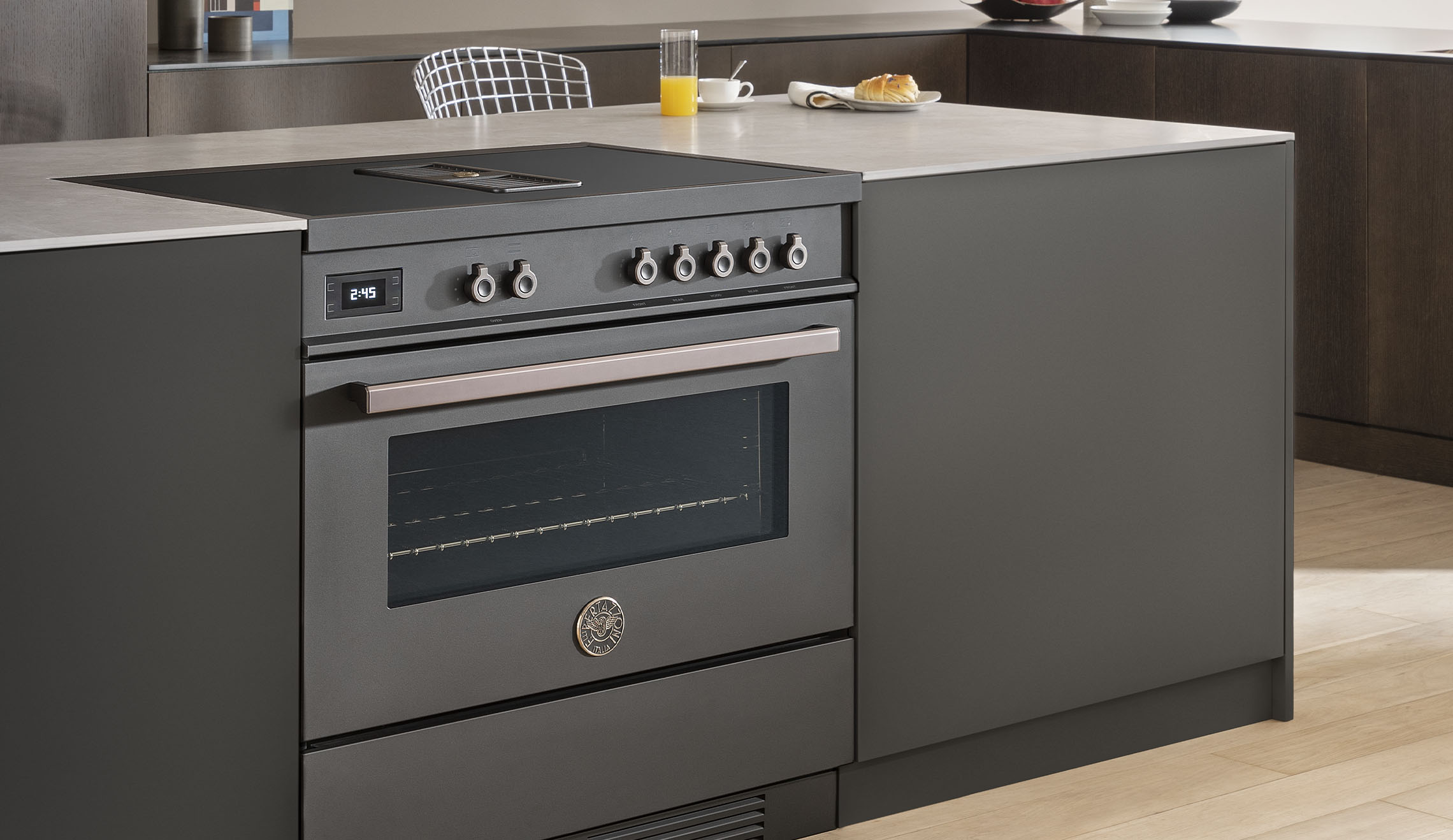 New Bertazzoni Air-Tec cooker and induction hob with integrated hood