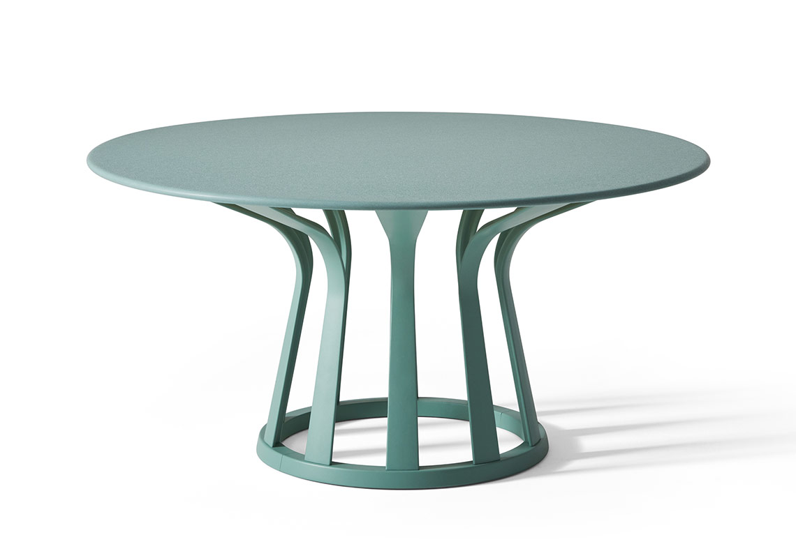 The Cassina Perspective Goes Outdoor