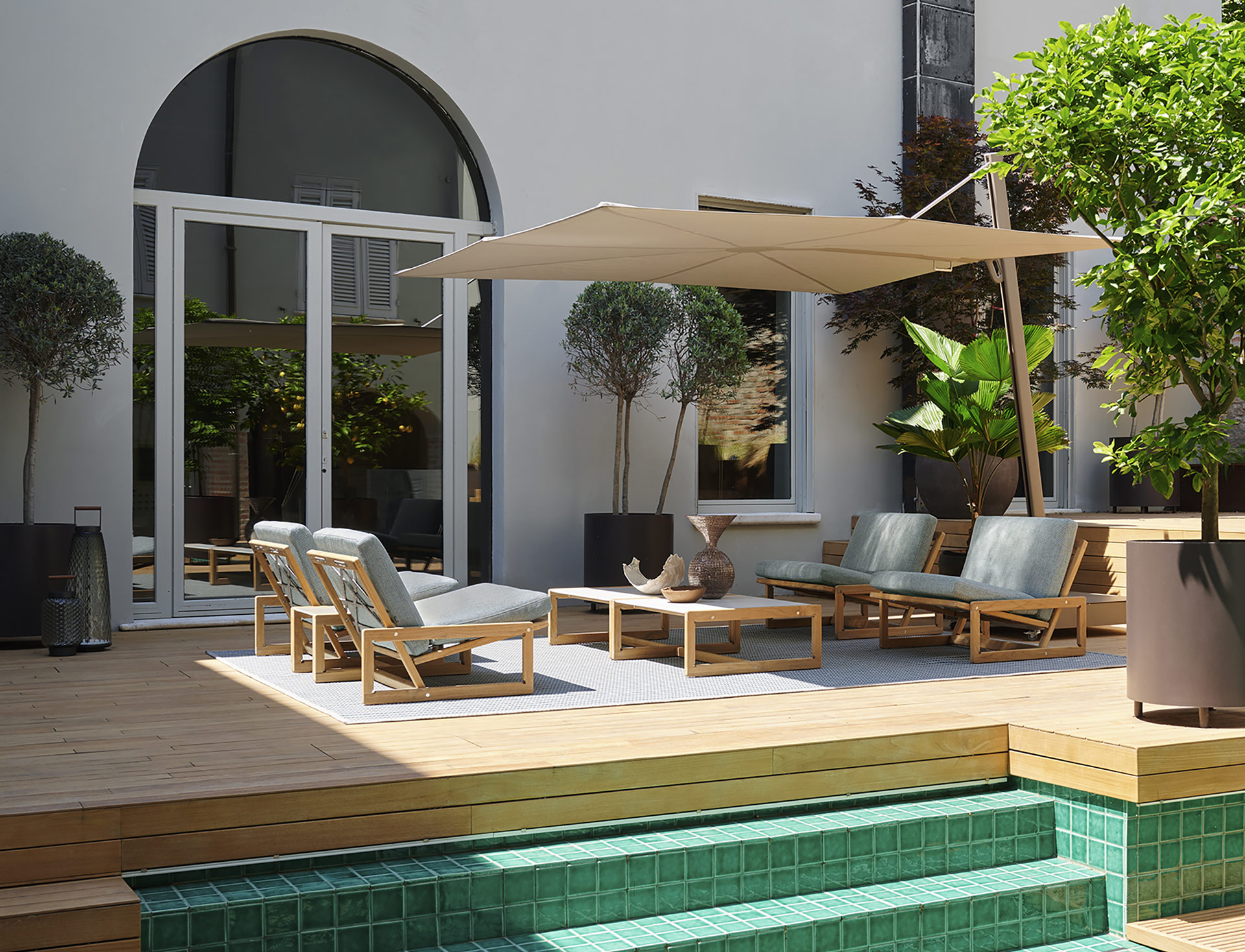 The Cassina Perspective Goes Outdoor