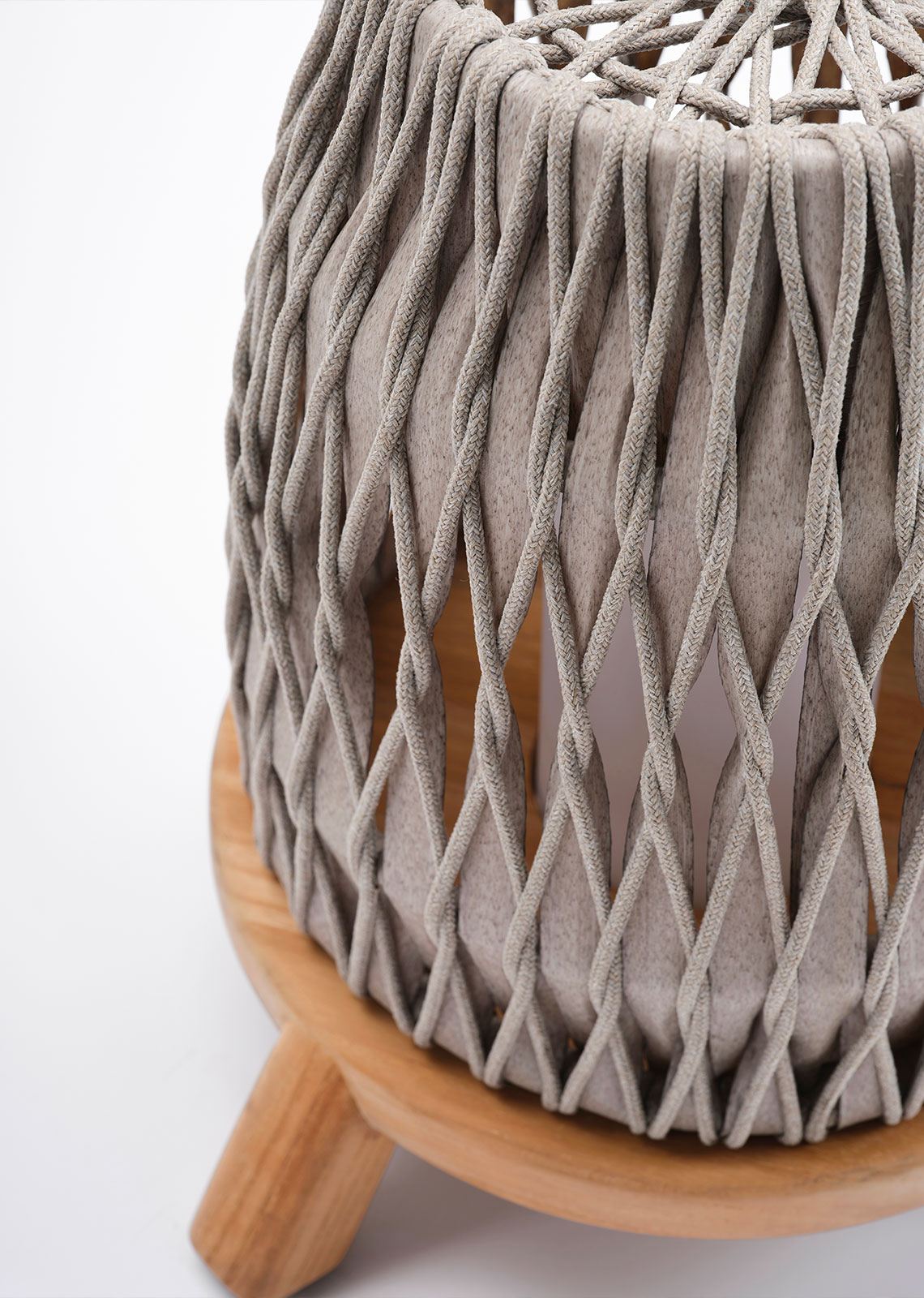 Manutti Sandua collection: woven shells supported by wooden bases