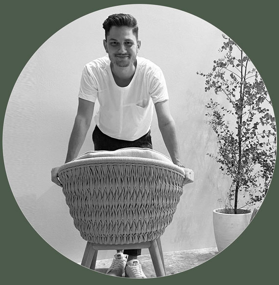 Manutti Sandua collection: woven shells supported by wooden bases