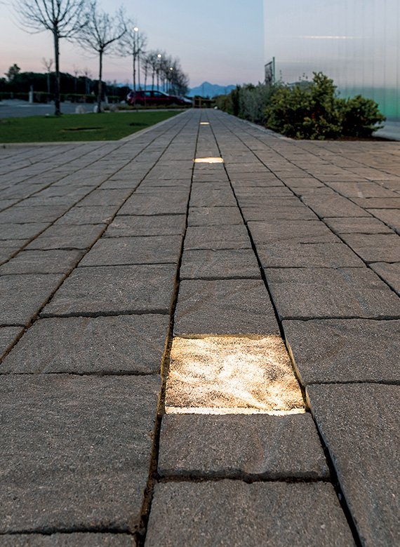 Pietre luminose per sistemi di pavimentazioni Paver