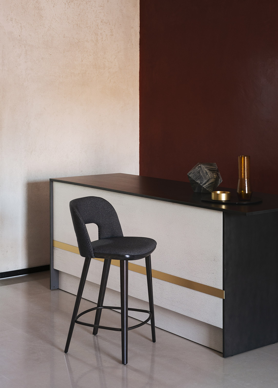 Bross stools: versatility and customization, for living and hospitality