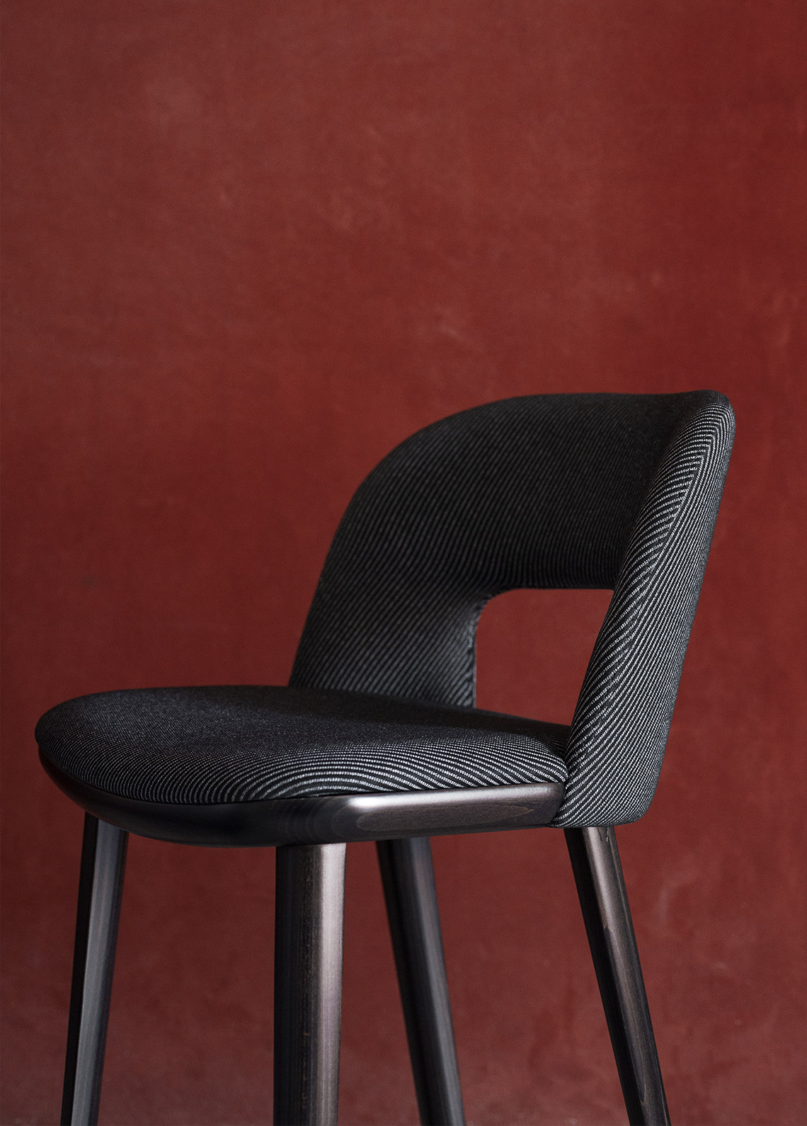 Bross stools: versatility and customization, for living and hospitality