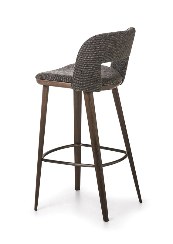 Bross stools: versatility and customization, for living and hospitality