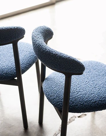 Bross 2024 furniture and seating: wood and natural raw materials for the interior