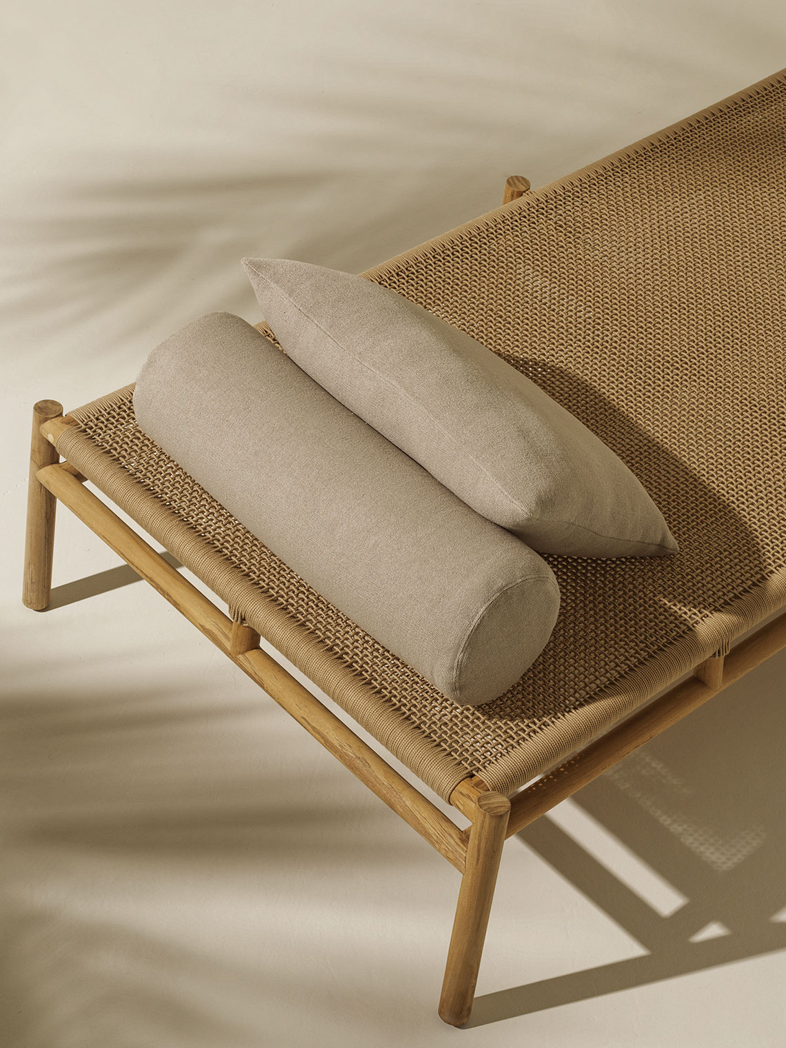 Rope and teak outdoor furniture Ethimo Kilt collection: playful weaves