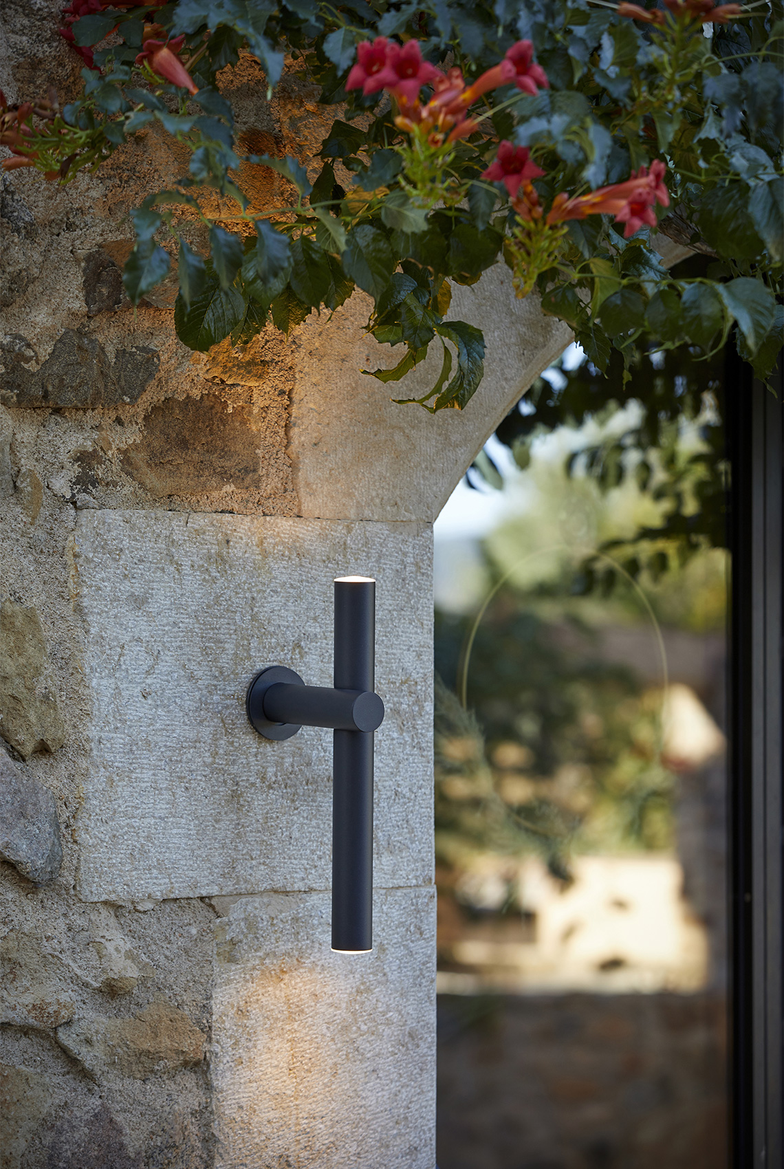 [⤓ Catalogue] Discover Estiluz outdoor lighting collections