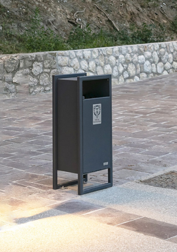 Street furniture with minimalist lines: new collection Domino by LAB23
