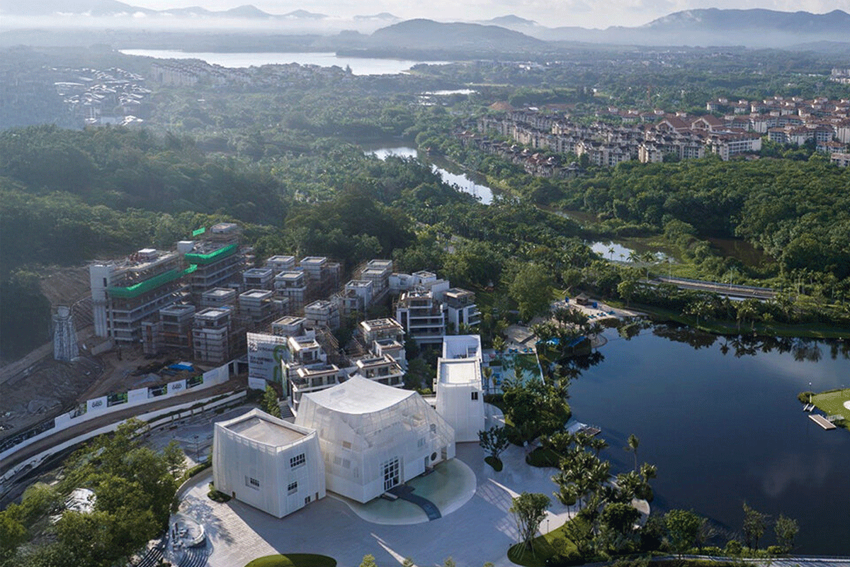 Mesh-structure membrane for textile facades: Tenseo Frontside 381 by ...