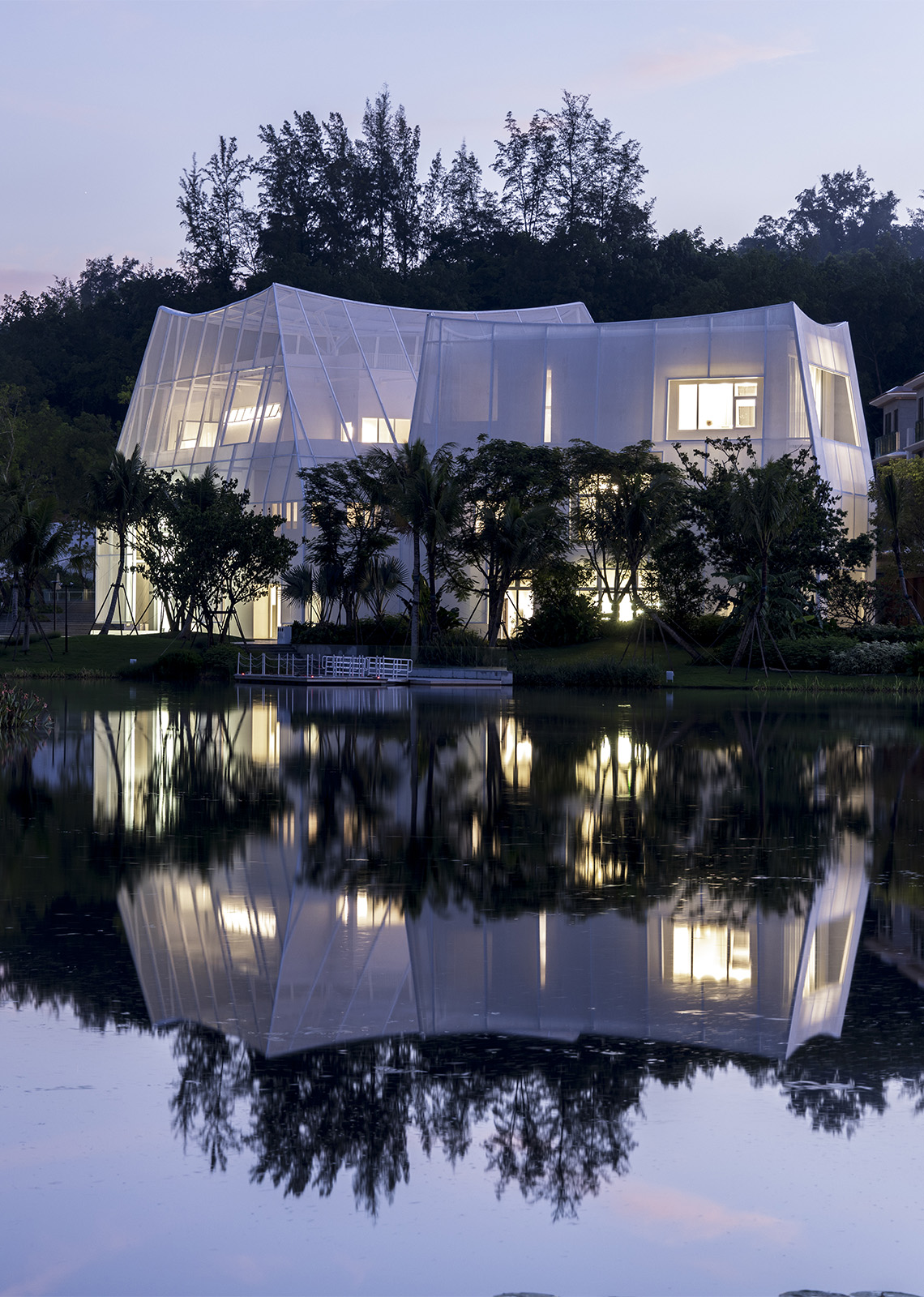 Mesh-structure membrane for textile facades: Tenseo Frontside 381 by ...