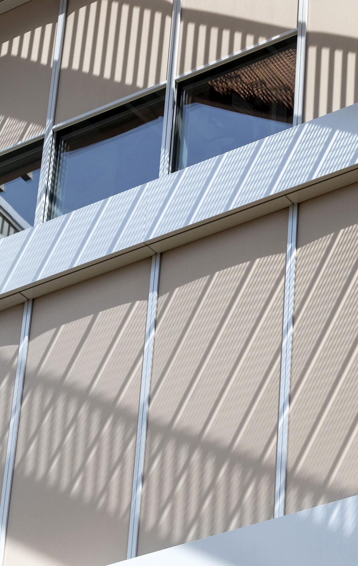 Serge Ferrari solar protection fabrics: discover the QoQa project and ...