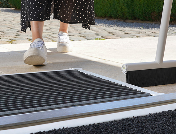 Entrance Elegance with luxury mats and brooms by RiZZ Design
