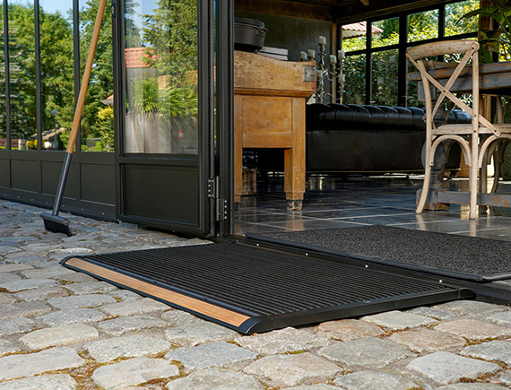 Entrance Elegance with luxury mats and brooms by RiZZ Design