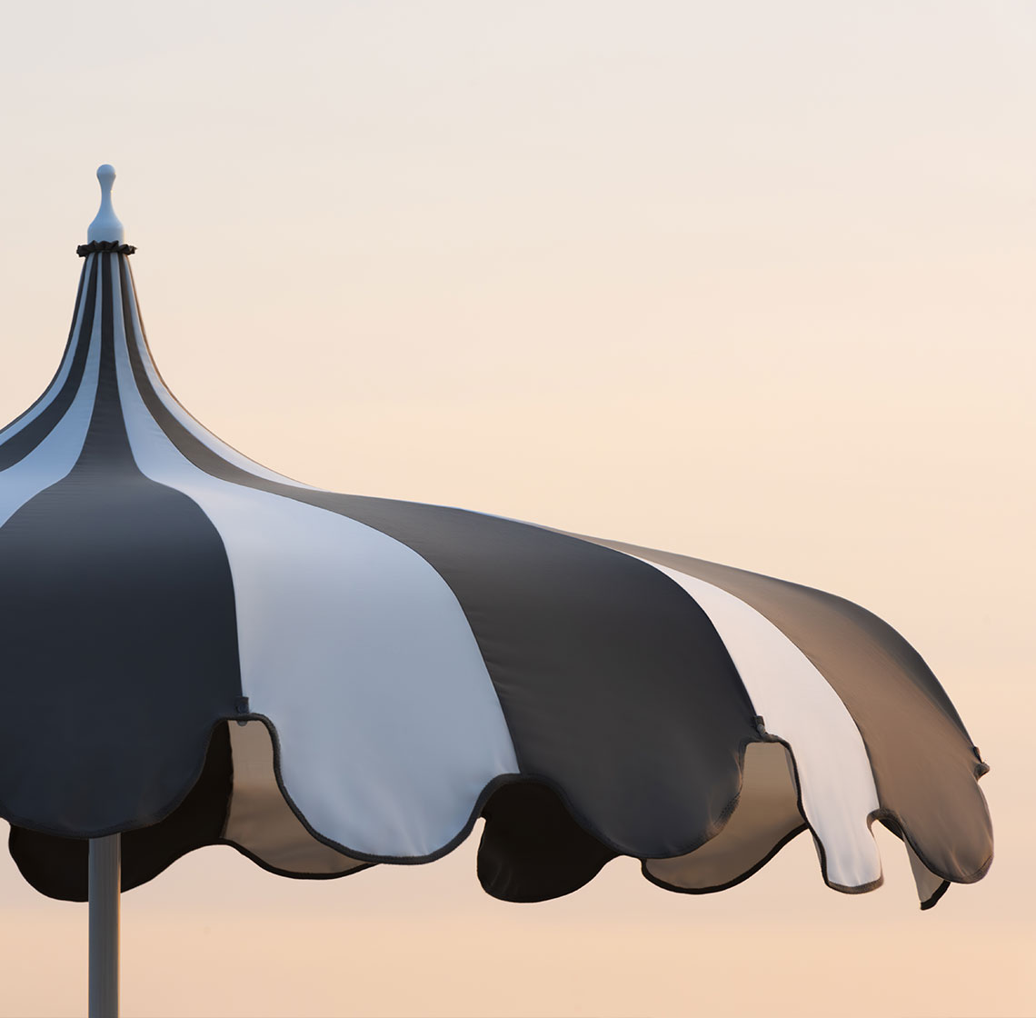 Crema parasols and outdoor furniture: rough finishes and recycled ...