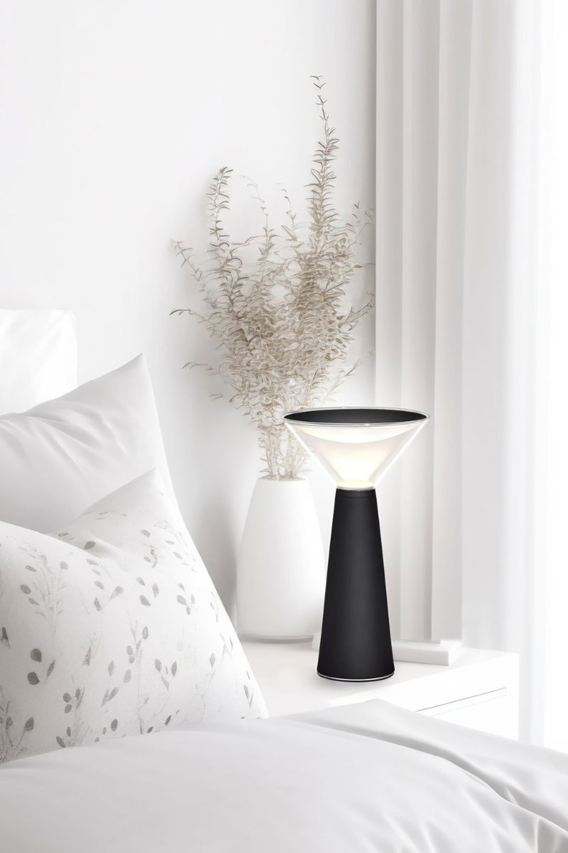 Icone lighting: geometric shapes and finishes to suit any context