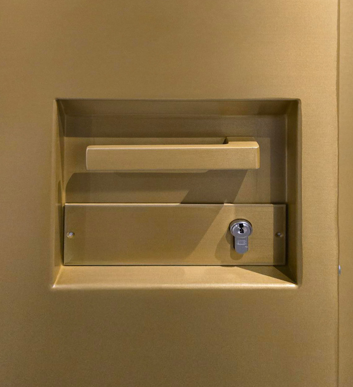 Security pivot door for openings up to 4 meters Di.Big