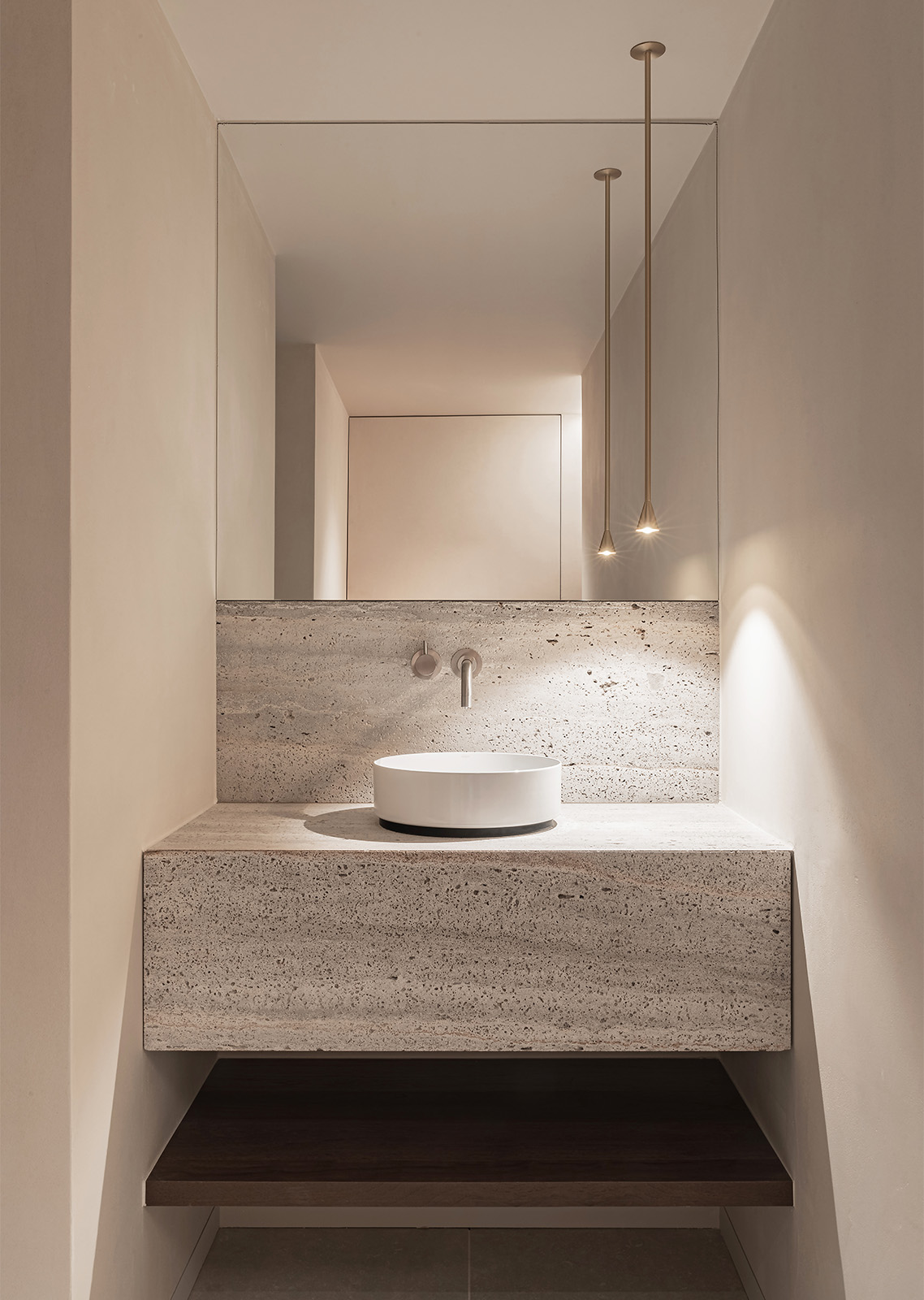 Architectural lighting in brass and glass for refined interiors Trizo21