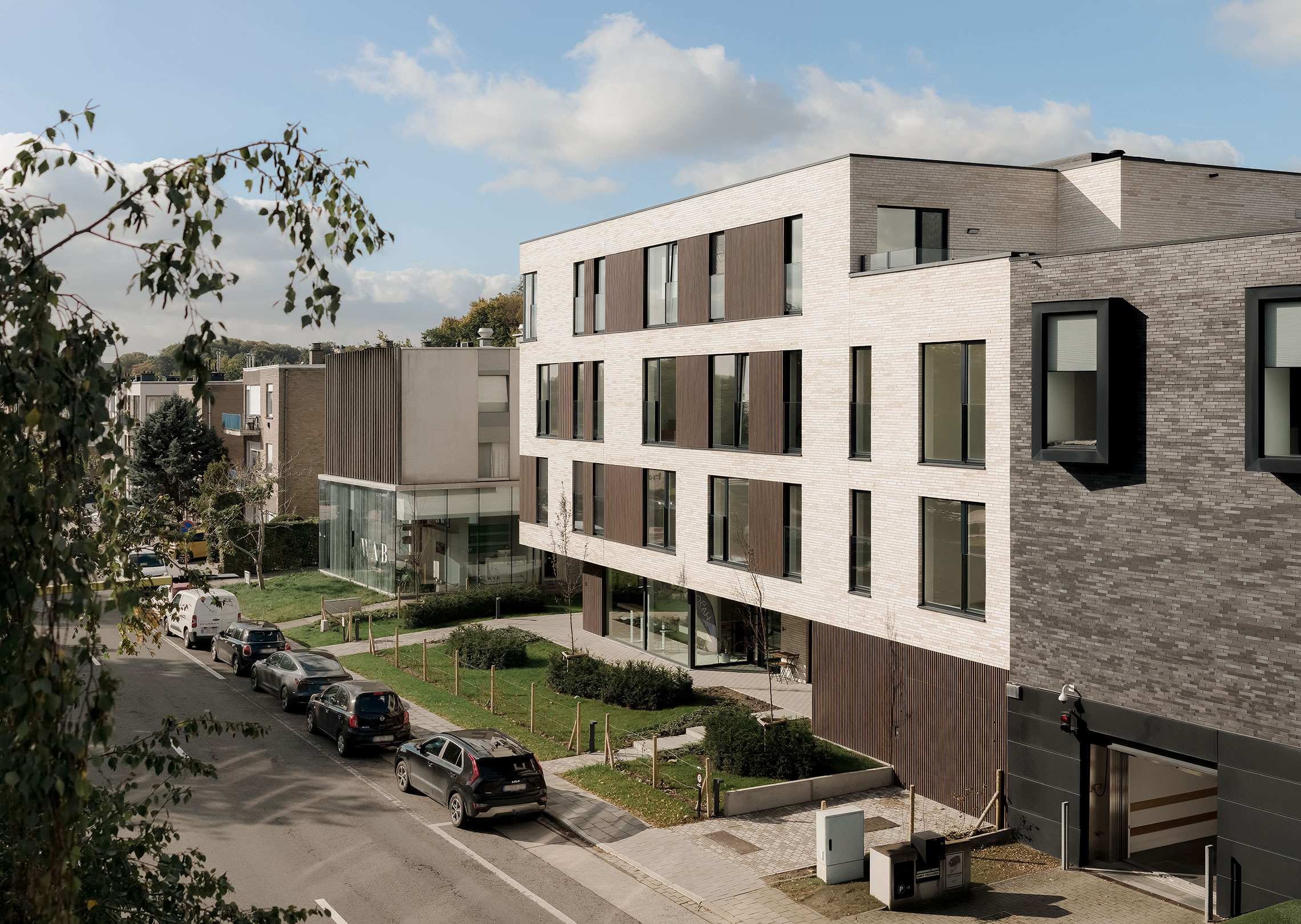 Linarte wood-effect slat cladding by Renson: fire safety and minimal ...